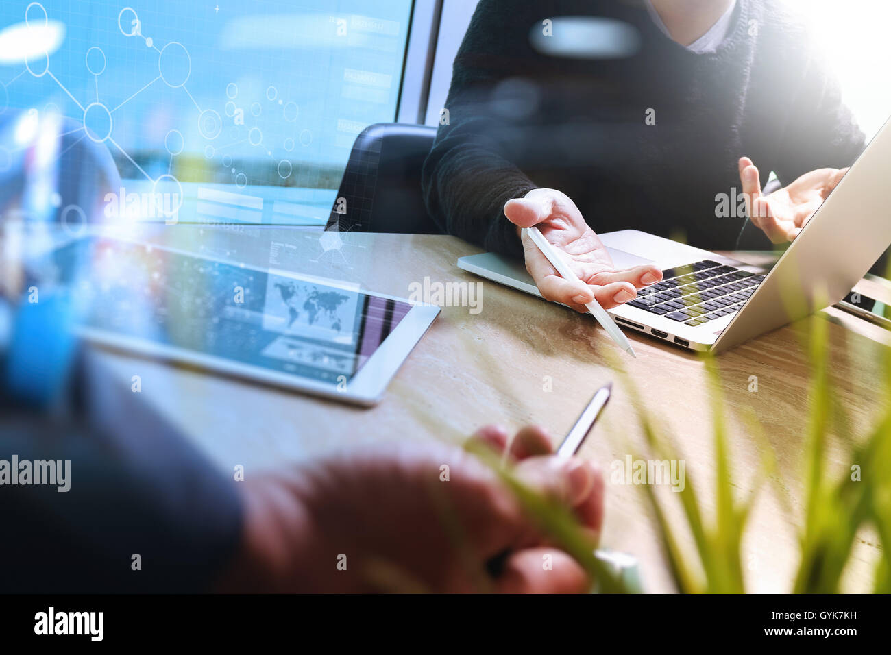 Photo website graphic designer hand meeting team with new project ...