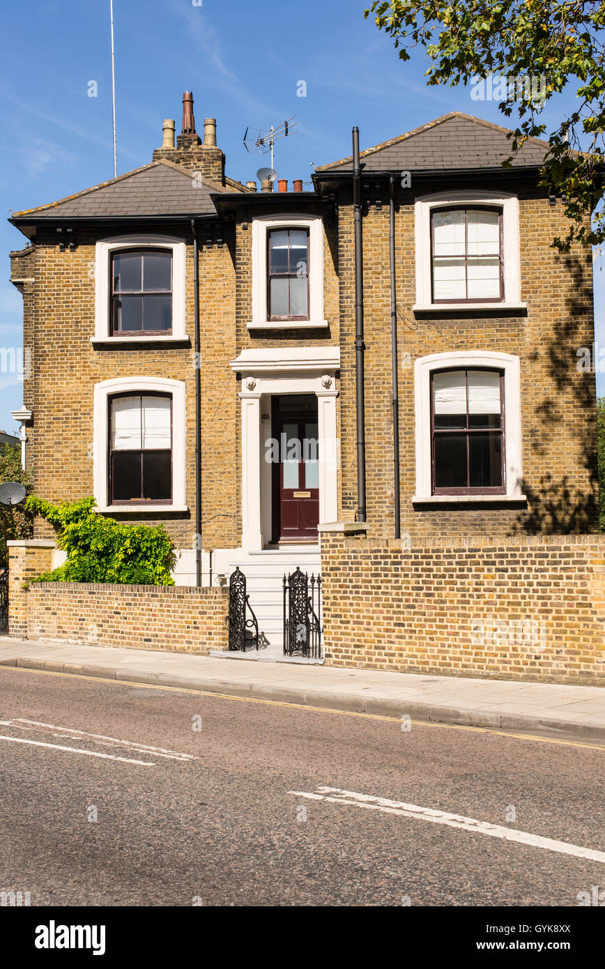 Victorian detached house hi-res stock photography and images - Alamy