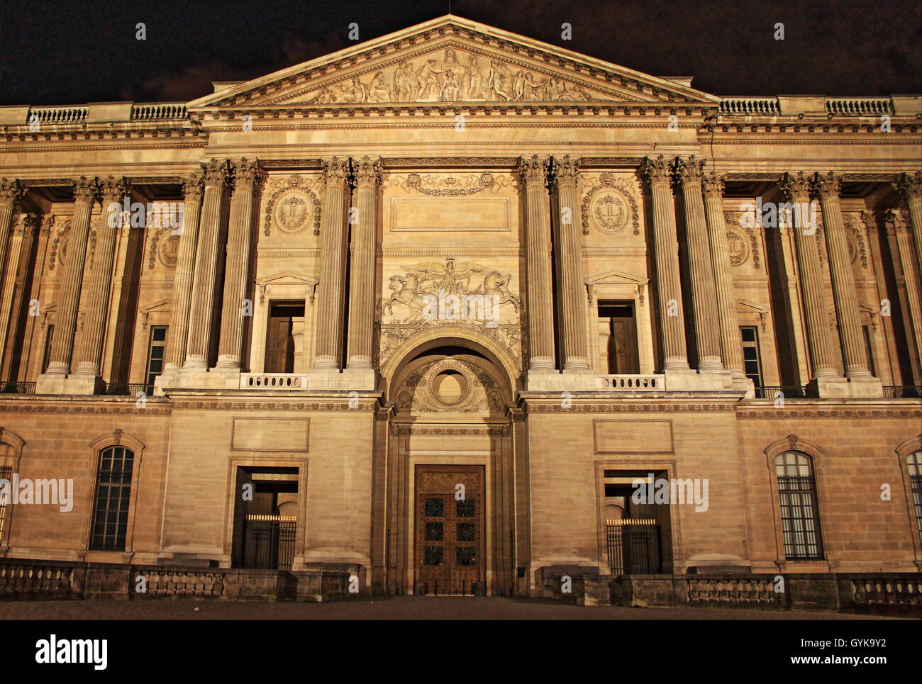 Colonnade louvre hi-res stock photography and images - Alamy