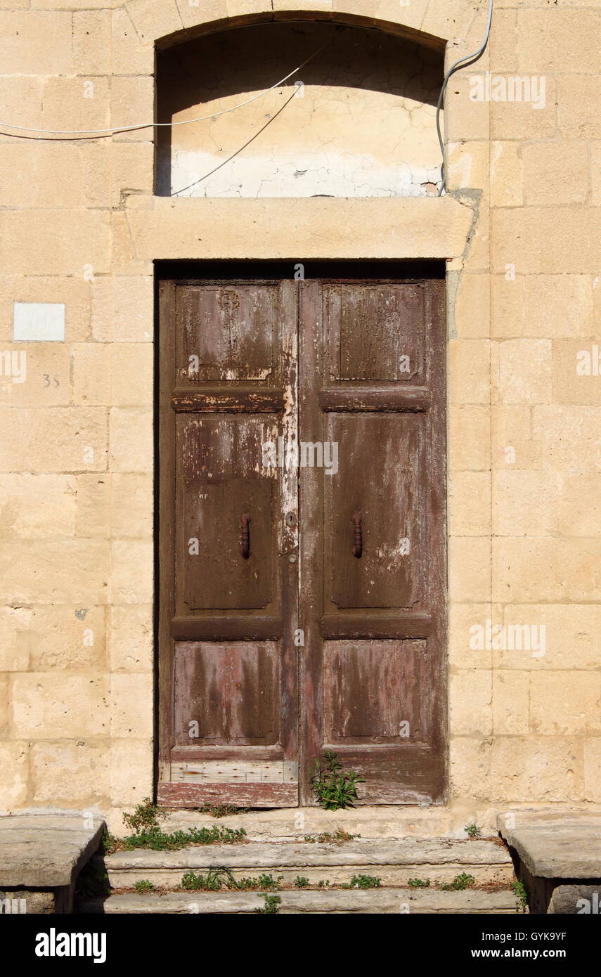 Crumbling building hi-res stock photography and images - Alamy