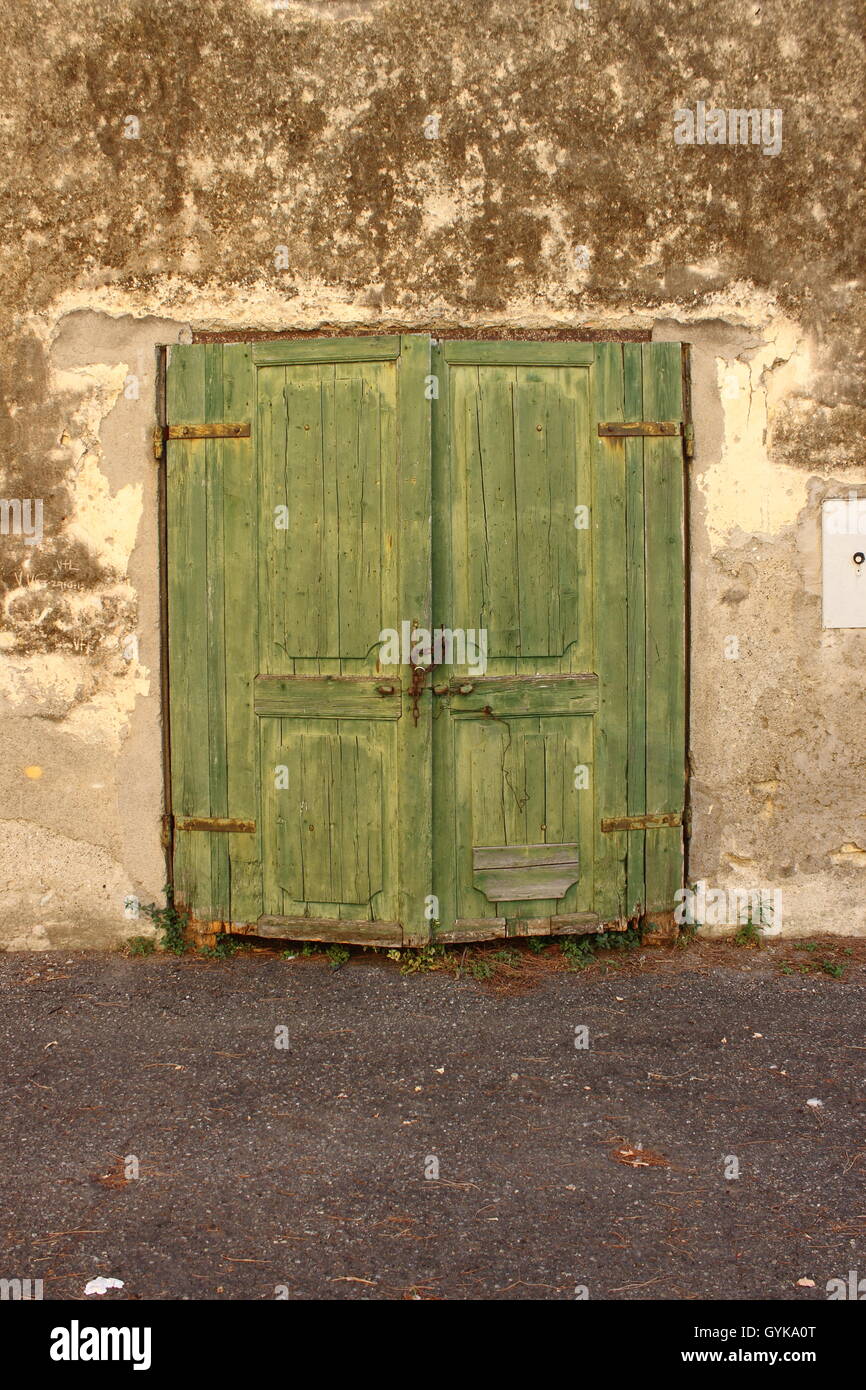 Crumbling building hi-res stock photography and images - Alamy