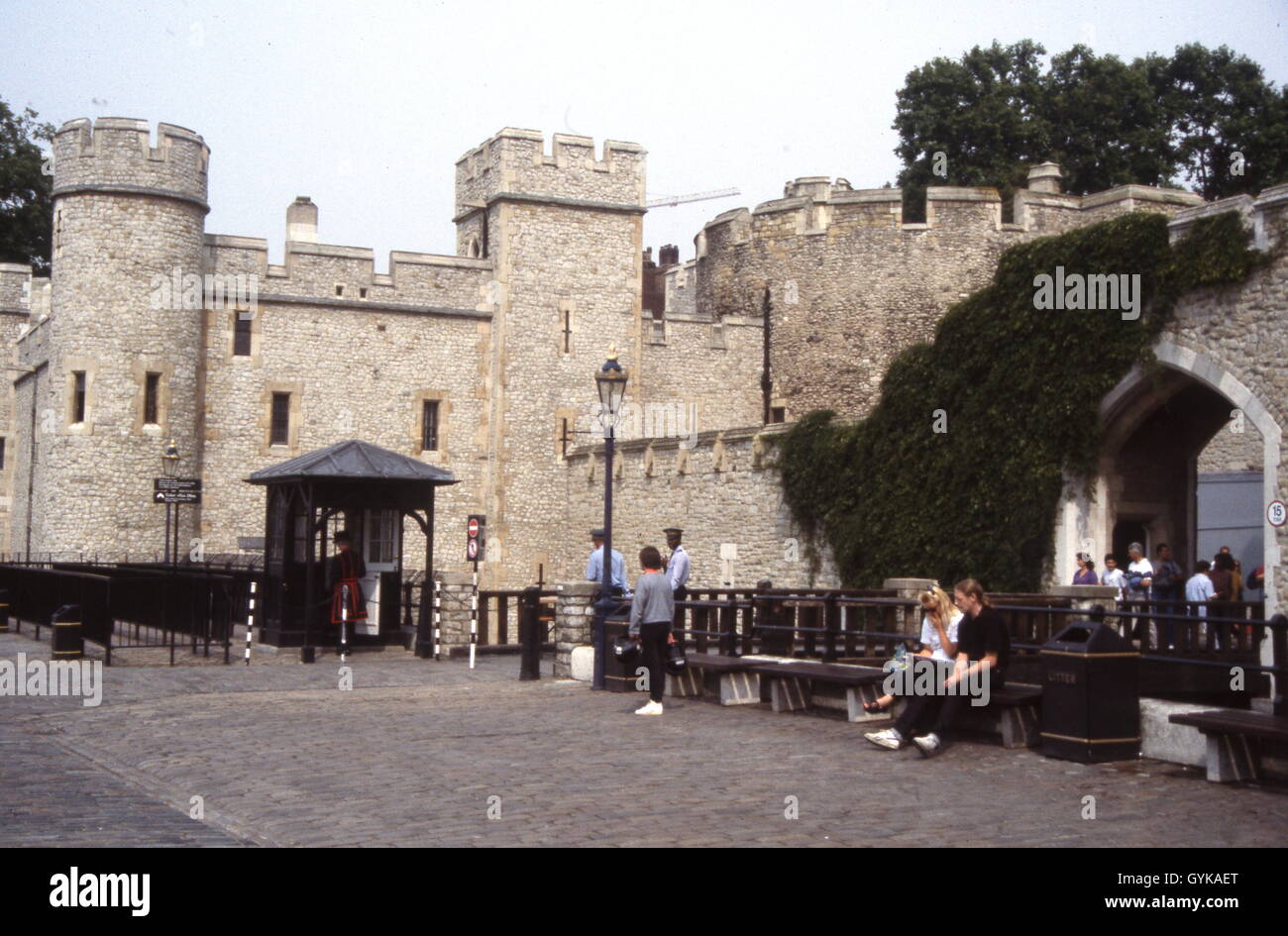 London in 1990s hi-res stock photography and images - Alamy