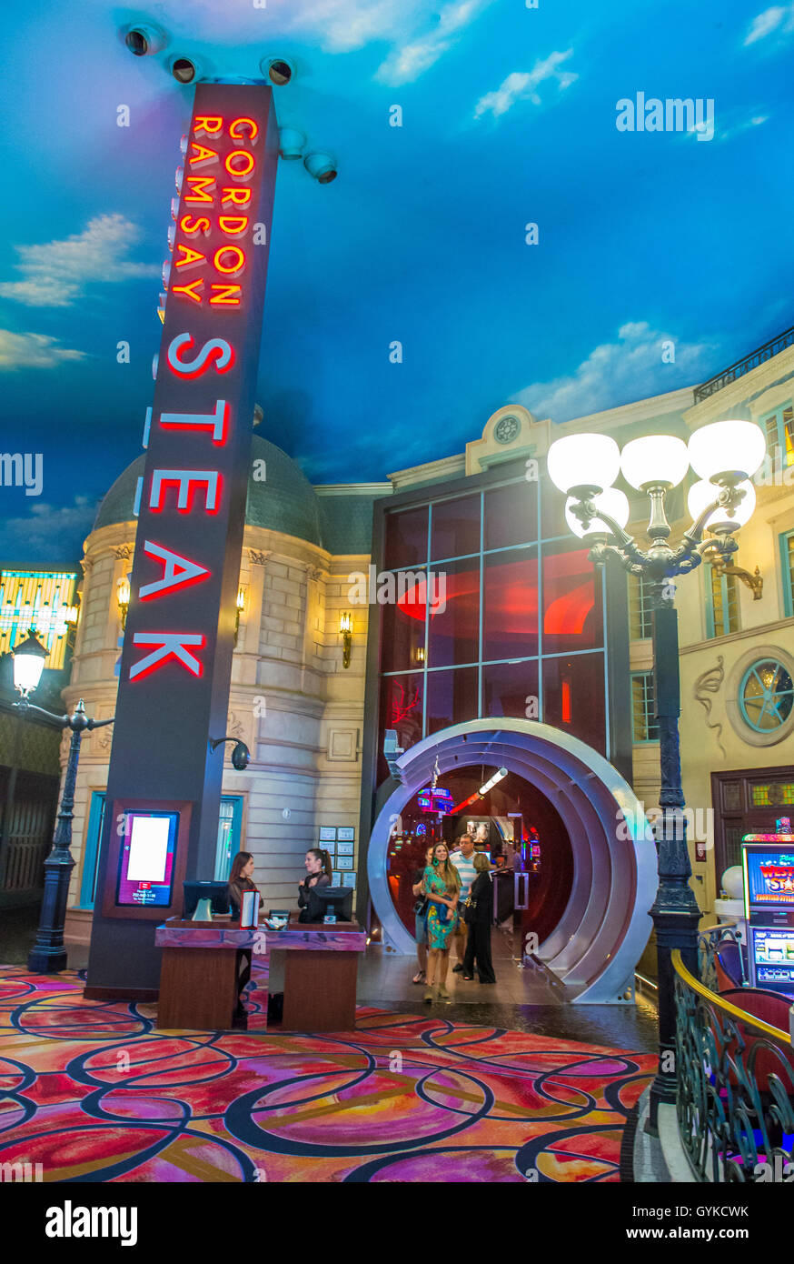 Gordon ramsay restaurant america hi-res stock photography and images ...