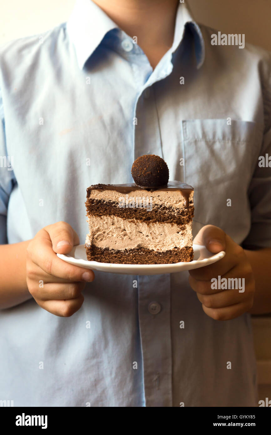Hands holding cake hi-res stock photography and images - Alamy