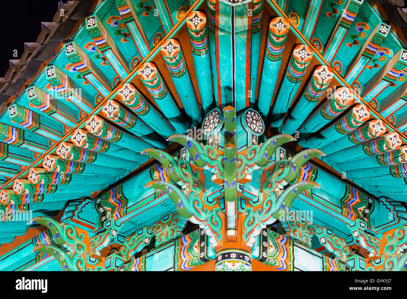 Traditional paintwork on wooden buildings, dancheong Stock Photo - Alamy