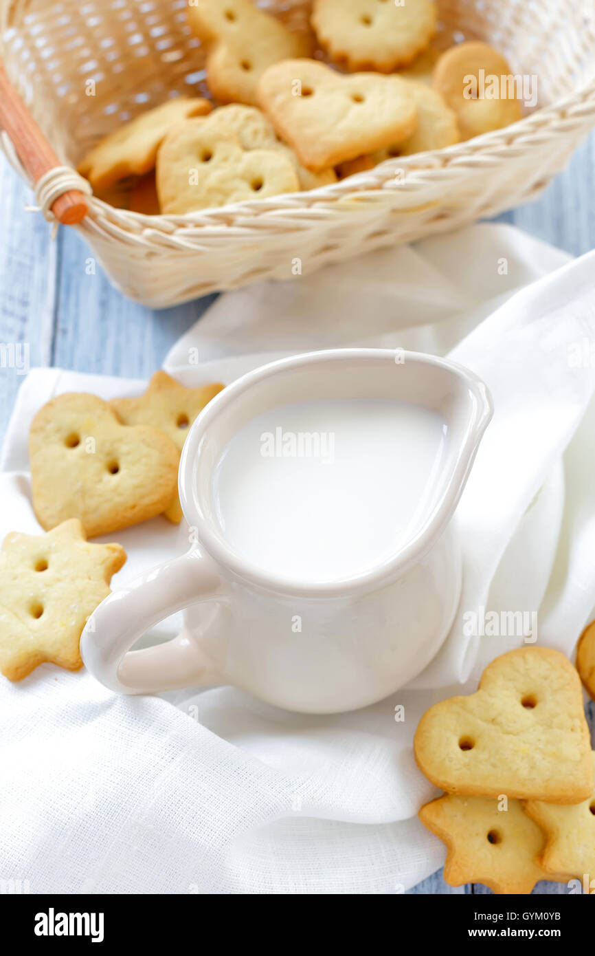 Milk and gingerbread Stock Photo - Alamy