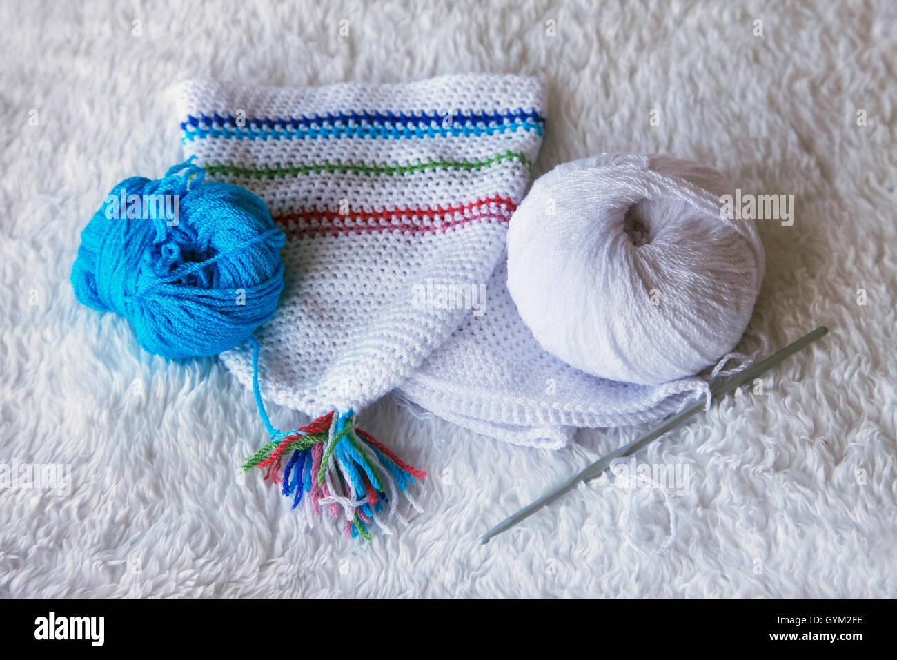 White knitting cap hi-res stock photography and images - Alamy