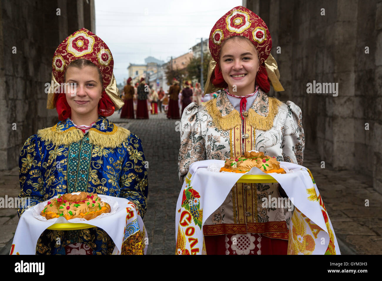 Russian girls welcoming guests with bread and salt traditional ritual ...