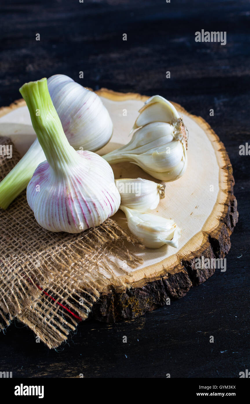 Fresh raw garlic head on rustic board Stock Photo - Alamy