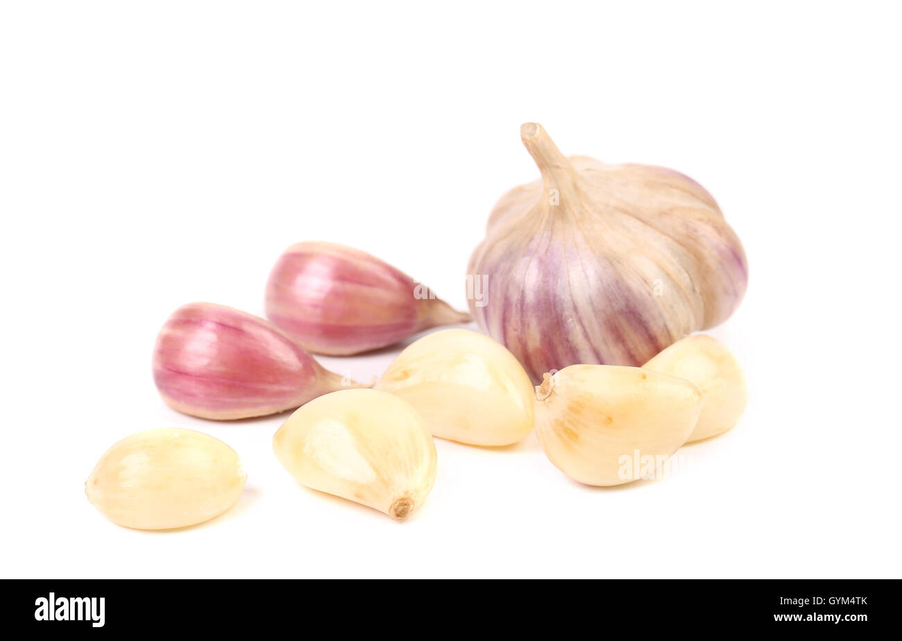 Fresh garlic whole and pilled Stock Photo - Alamy