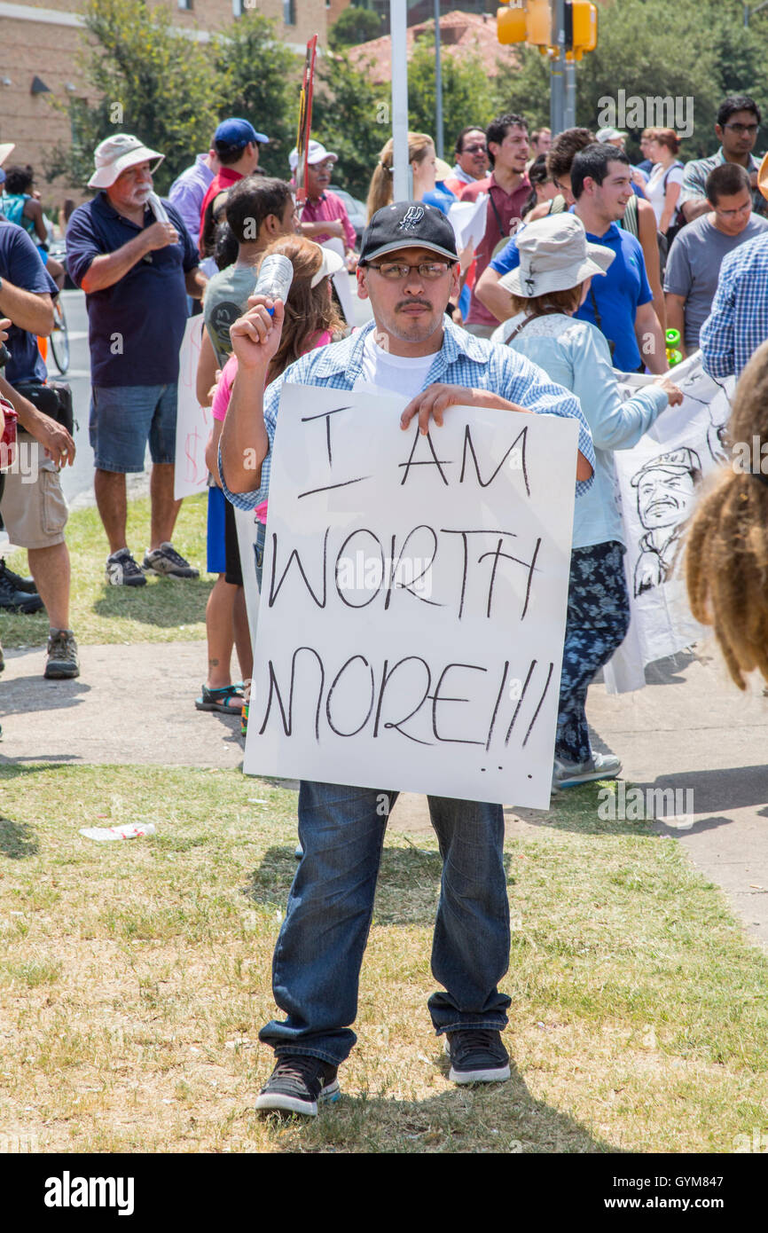 Minimum wage protest hi-res stock photography and images - Alamy