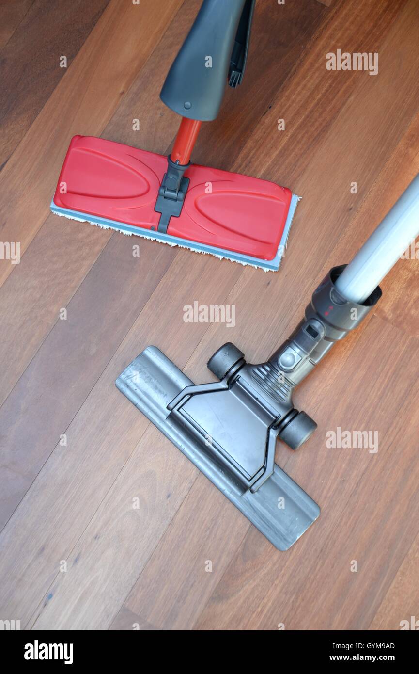 How to mop wooden floors hi-res stock photography and images - Alamy