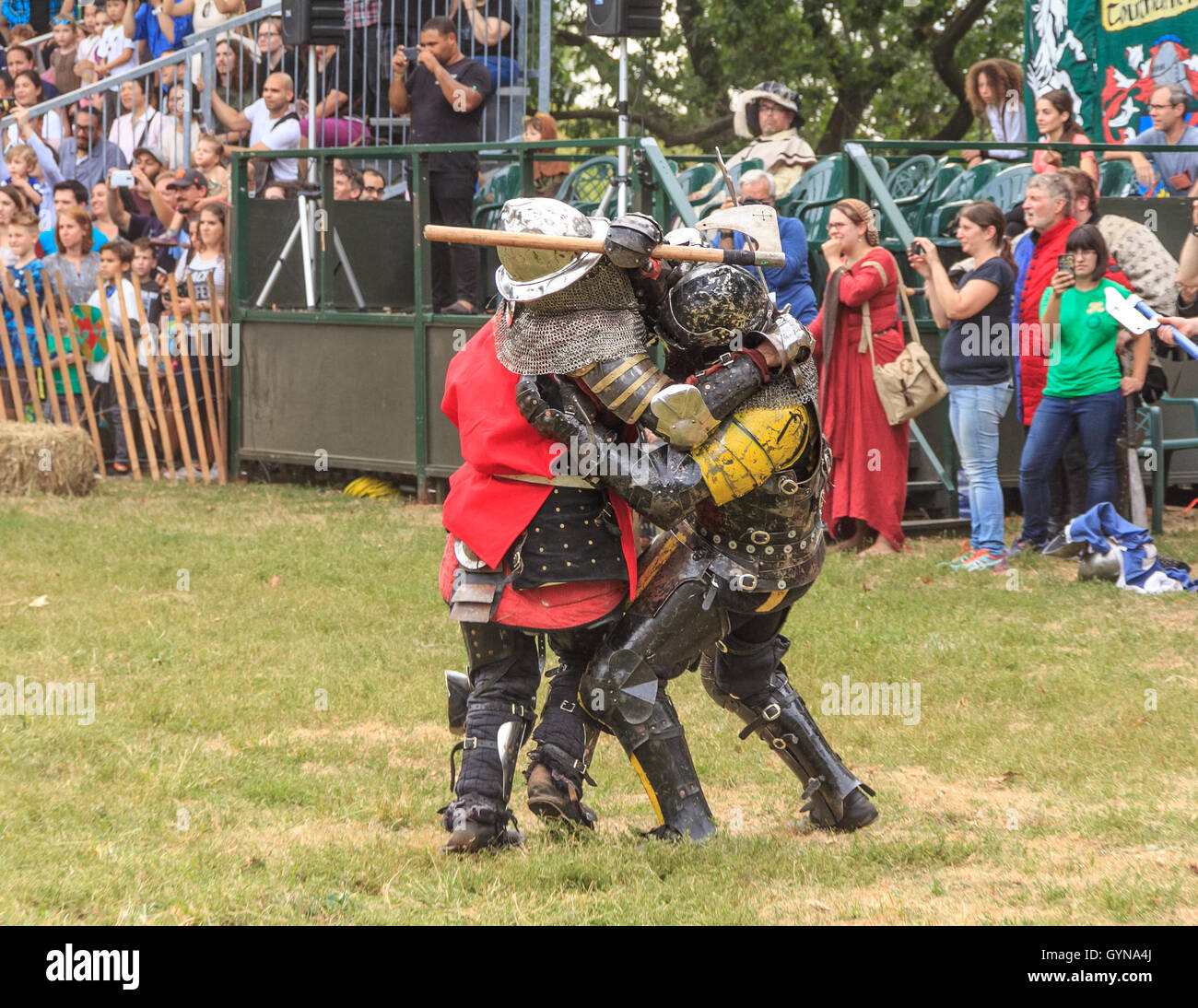 Knights battle hi-res stock photography and images - Alamy