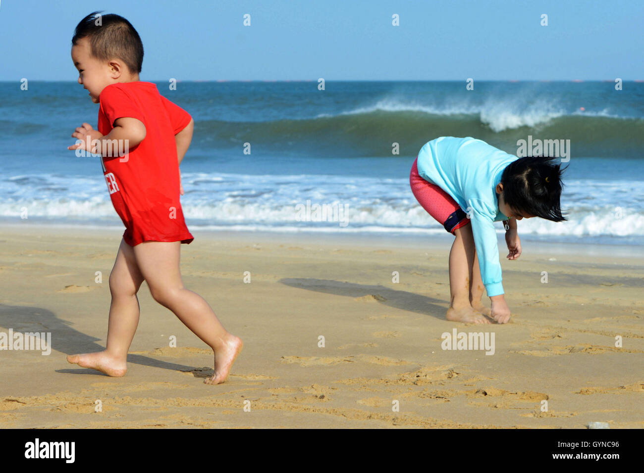 Chinese kids swimming beach hi-res stock photography and images - Alamy