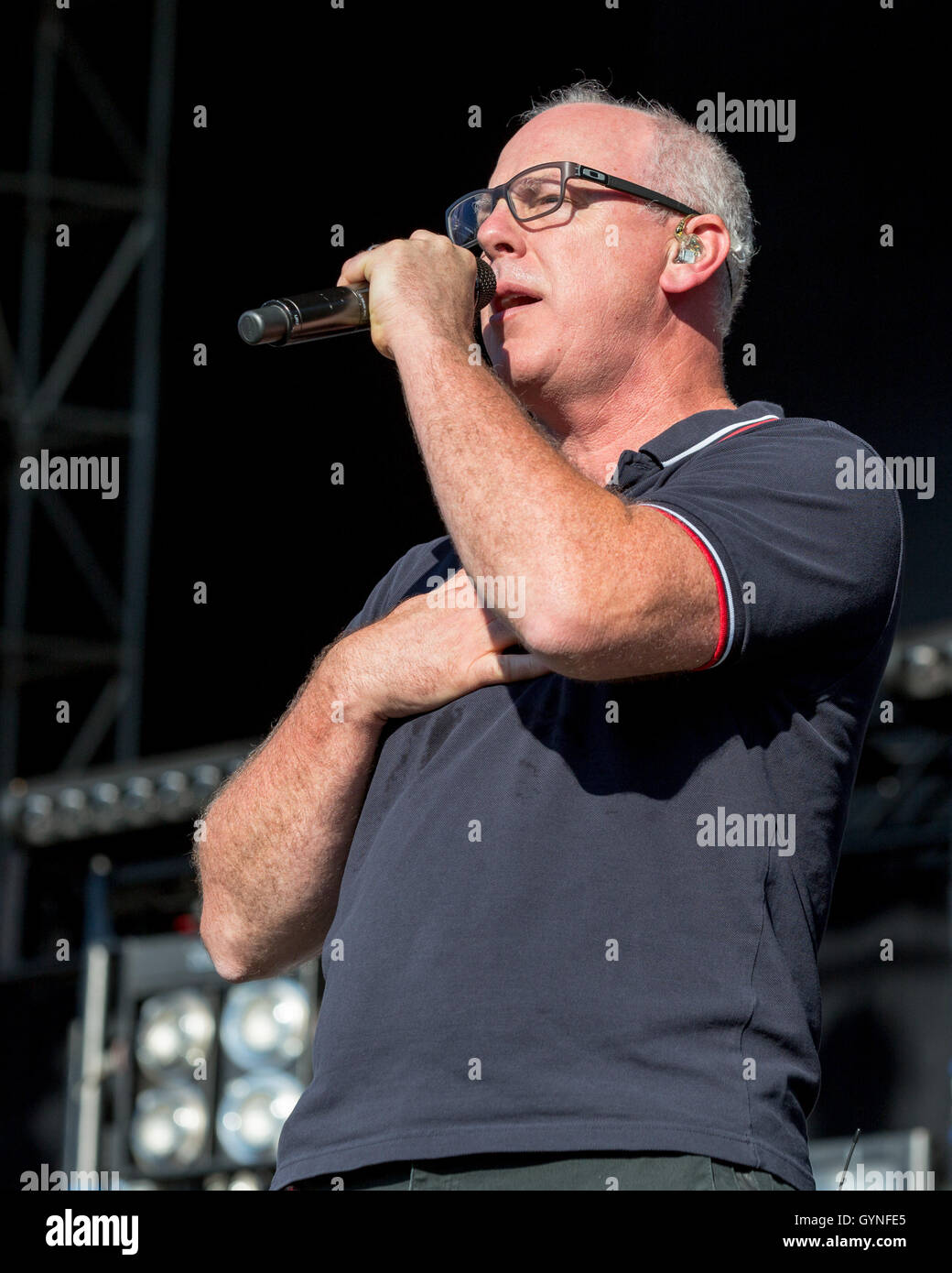 Chicago, Illinois, USA. 18th Sep, 2016. GREG GRAFFIN of Bad Religion ...