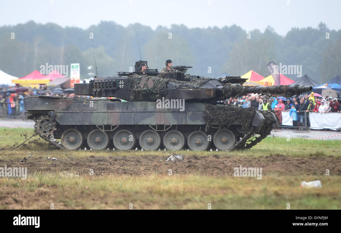 Mosnov, Czech Republic. 17th Sep, 2016. The German's Leopard 2 Battle ...