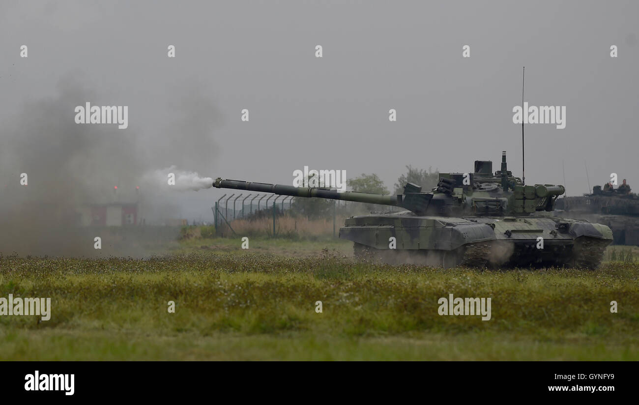 T72 hi-res stock photography and images - Alamy