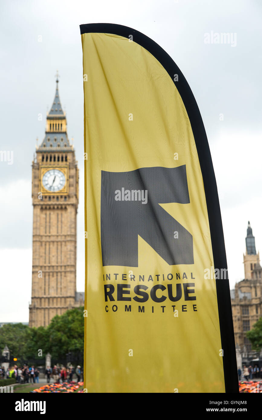 English civil war women and children hi-res stock photography and ...
