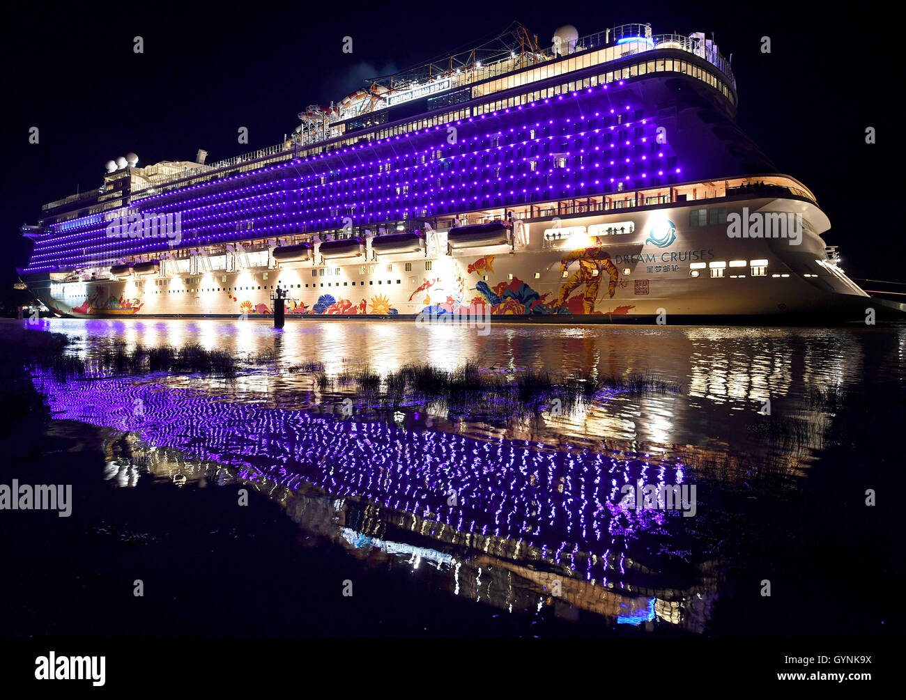 The youngest cruise ship of the Meyer shipyard "Genting Dream" starts ...