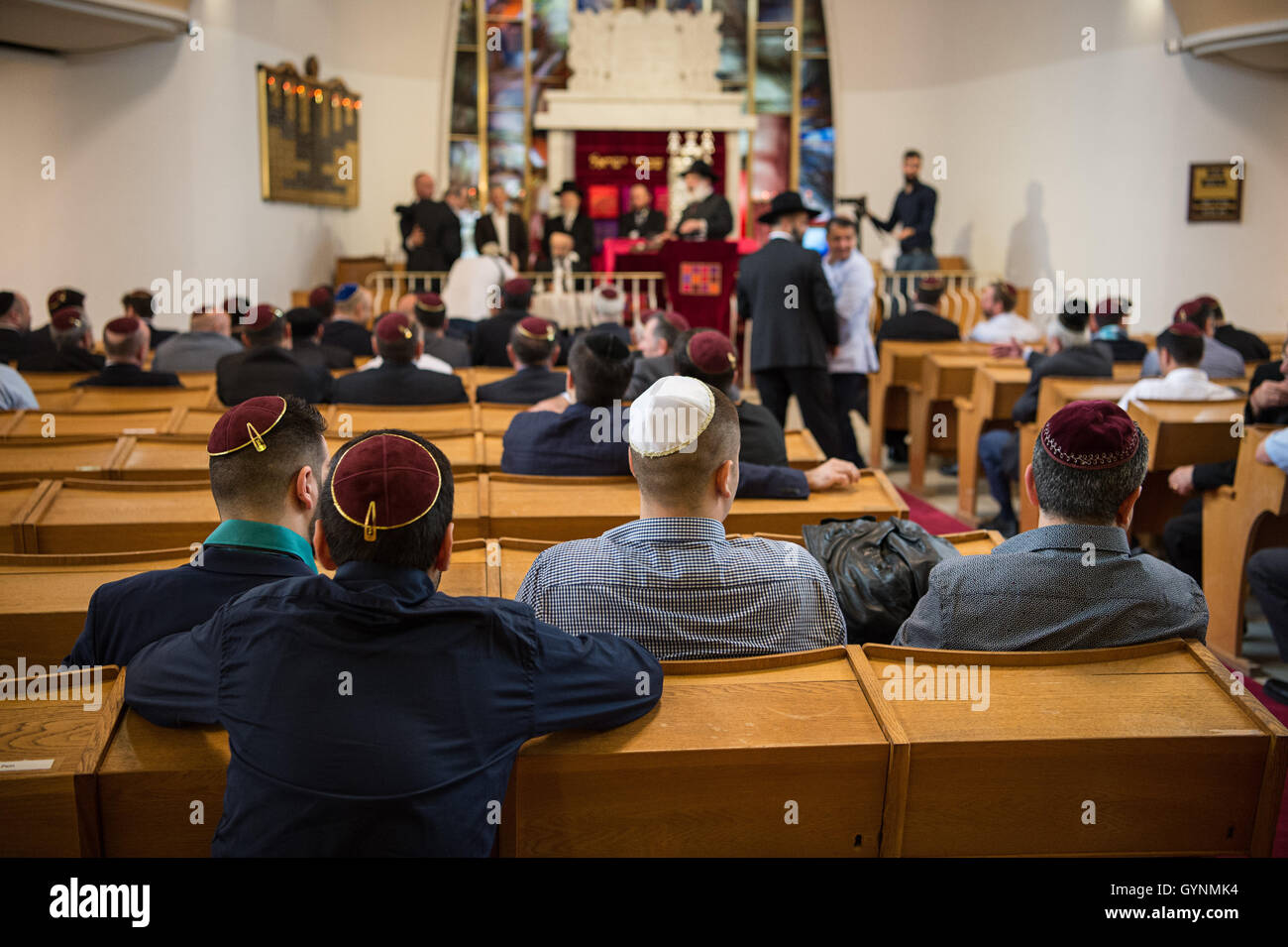 Duesseldorf, Germany. 18th Sep, 2016. Members of the Jewish community ...