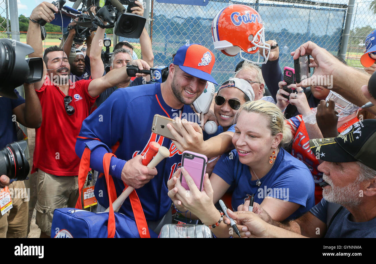 Florida, USA. 19th Sep, 2016. Former football star Tim Tebow meets with ...