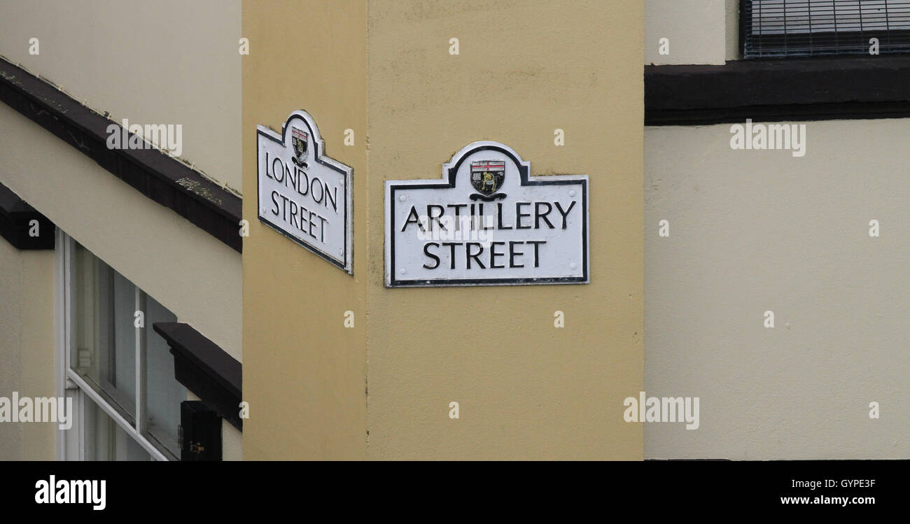 Street sign in Londonderry, Northern Ireland Stock Photo - Alamy