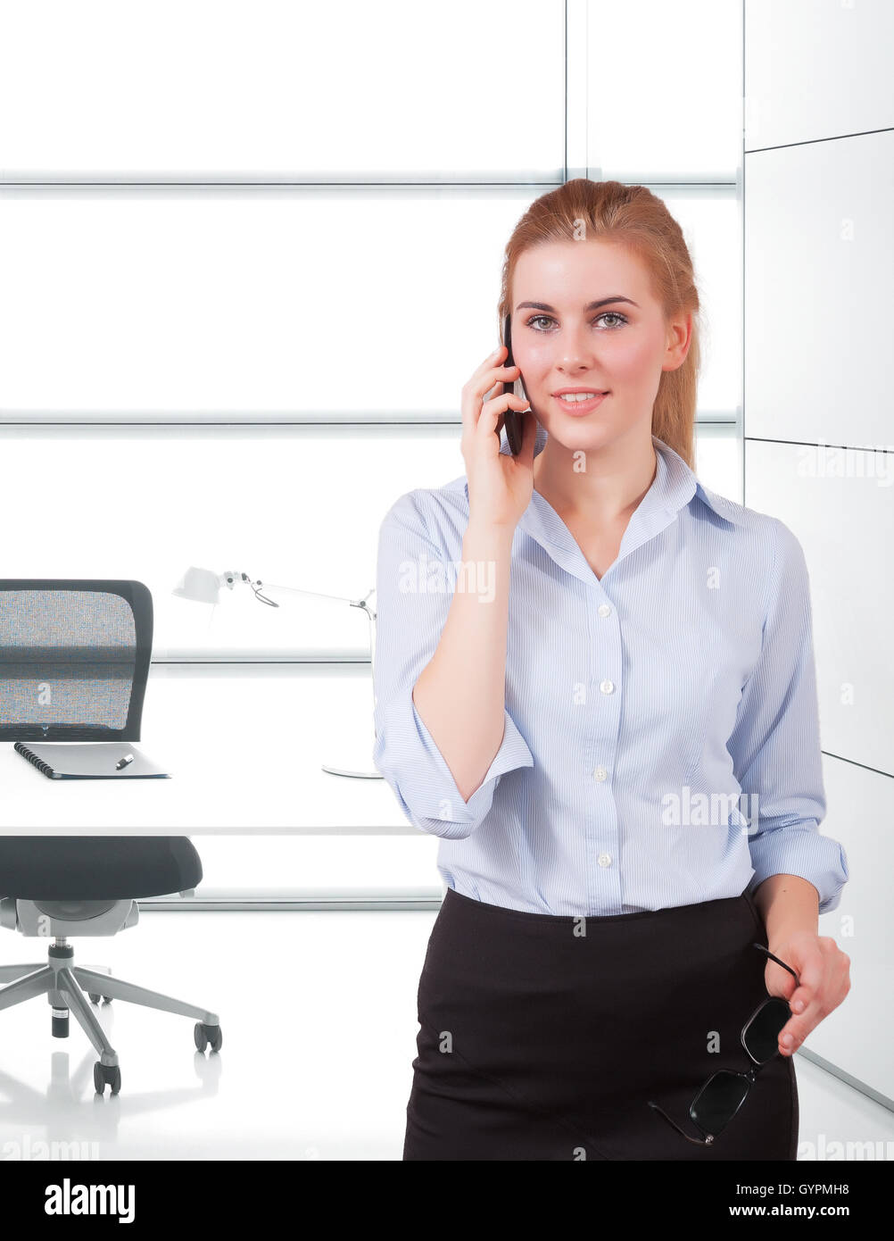 businesswoman using phone Stock Photo - Alamy