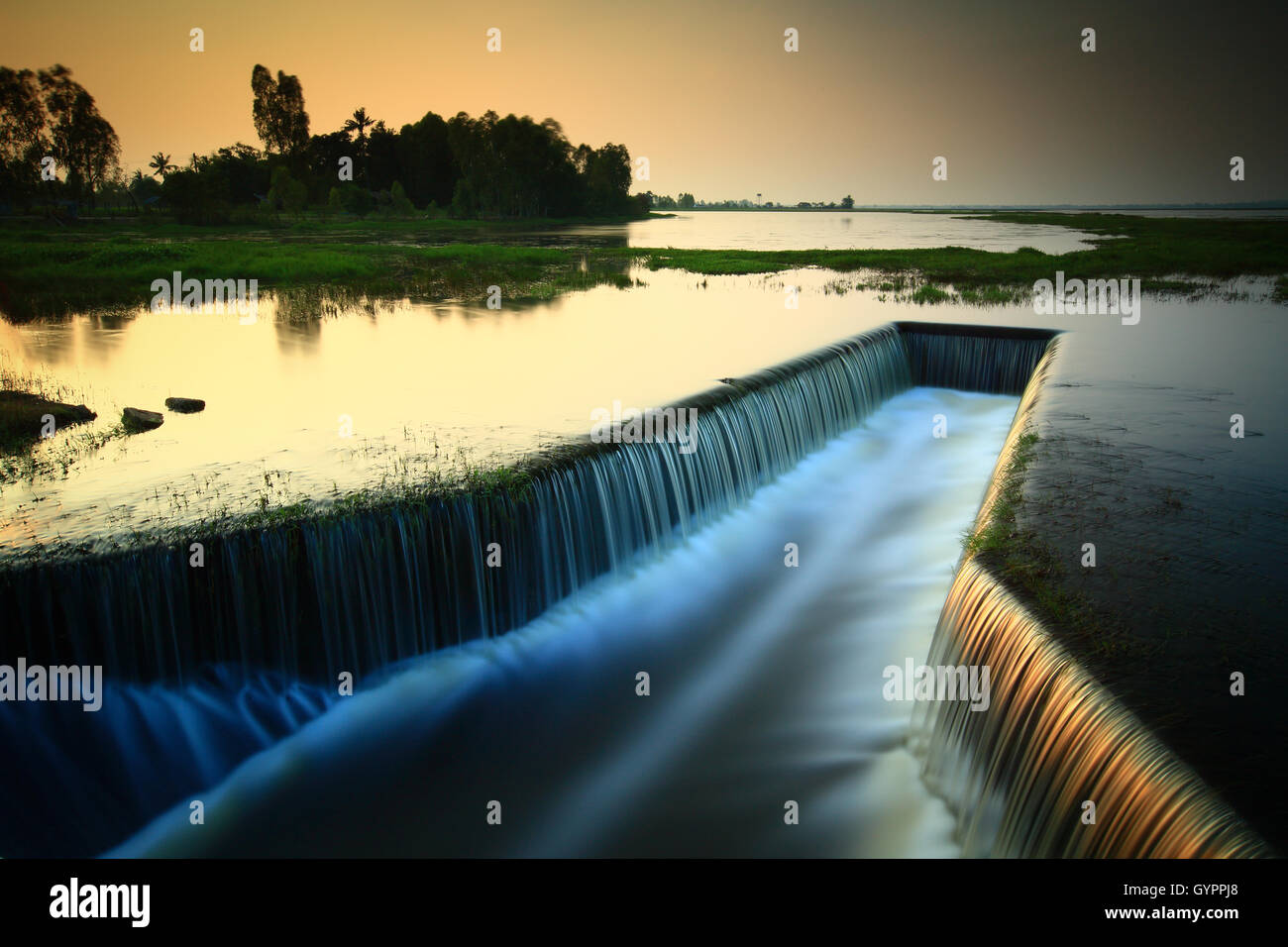 Flood control dike hi-res stock photography and images - Alamy