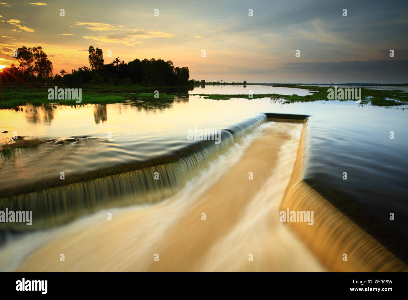 Flood control dike hi-res stock photography and images - Alamy