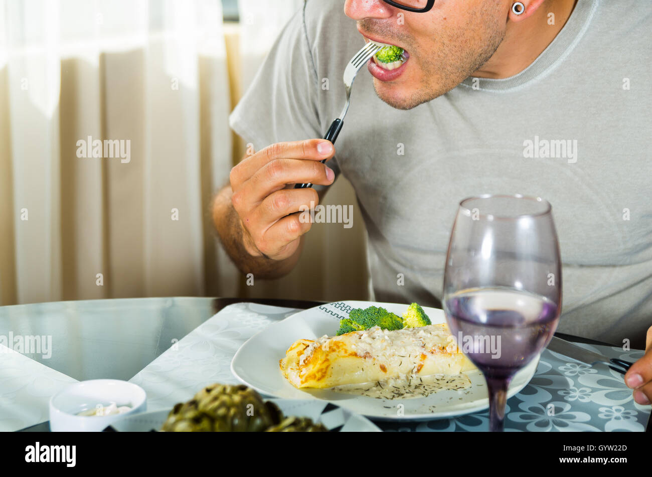 Classy dinner setting hi-res stock photography and images - Alamy