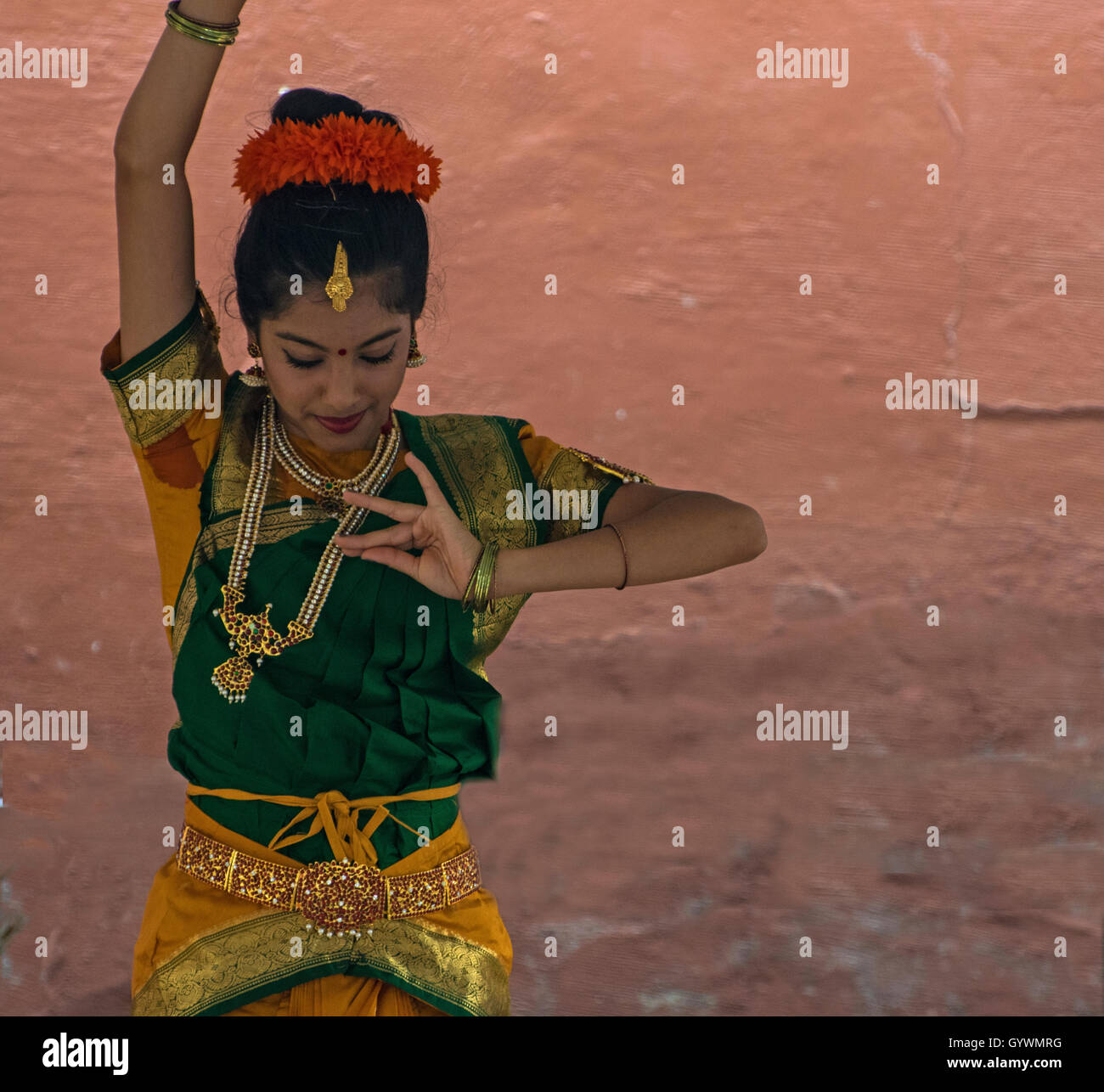 Traditional Indian woman dancer Stock Photo - Alamy