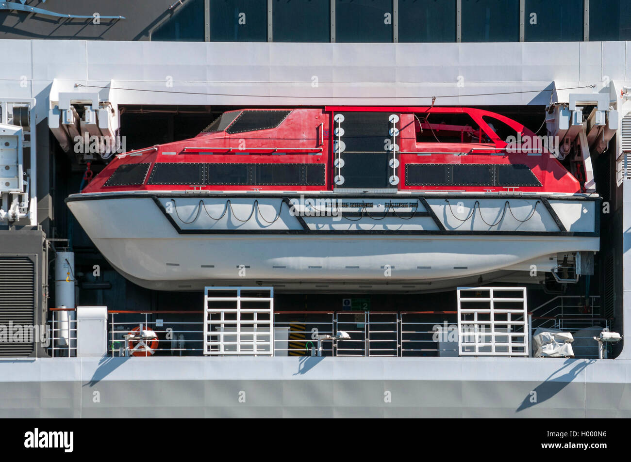 Cruise ship life boat hi-res stock photography and images - Alamy