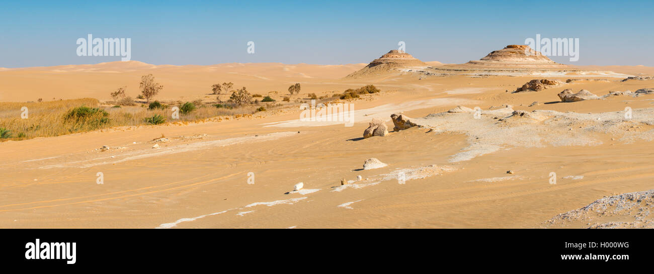 Egyptian desert town hi-res stock photography and images - Alamy