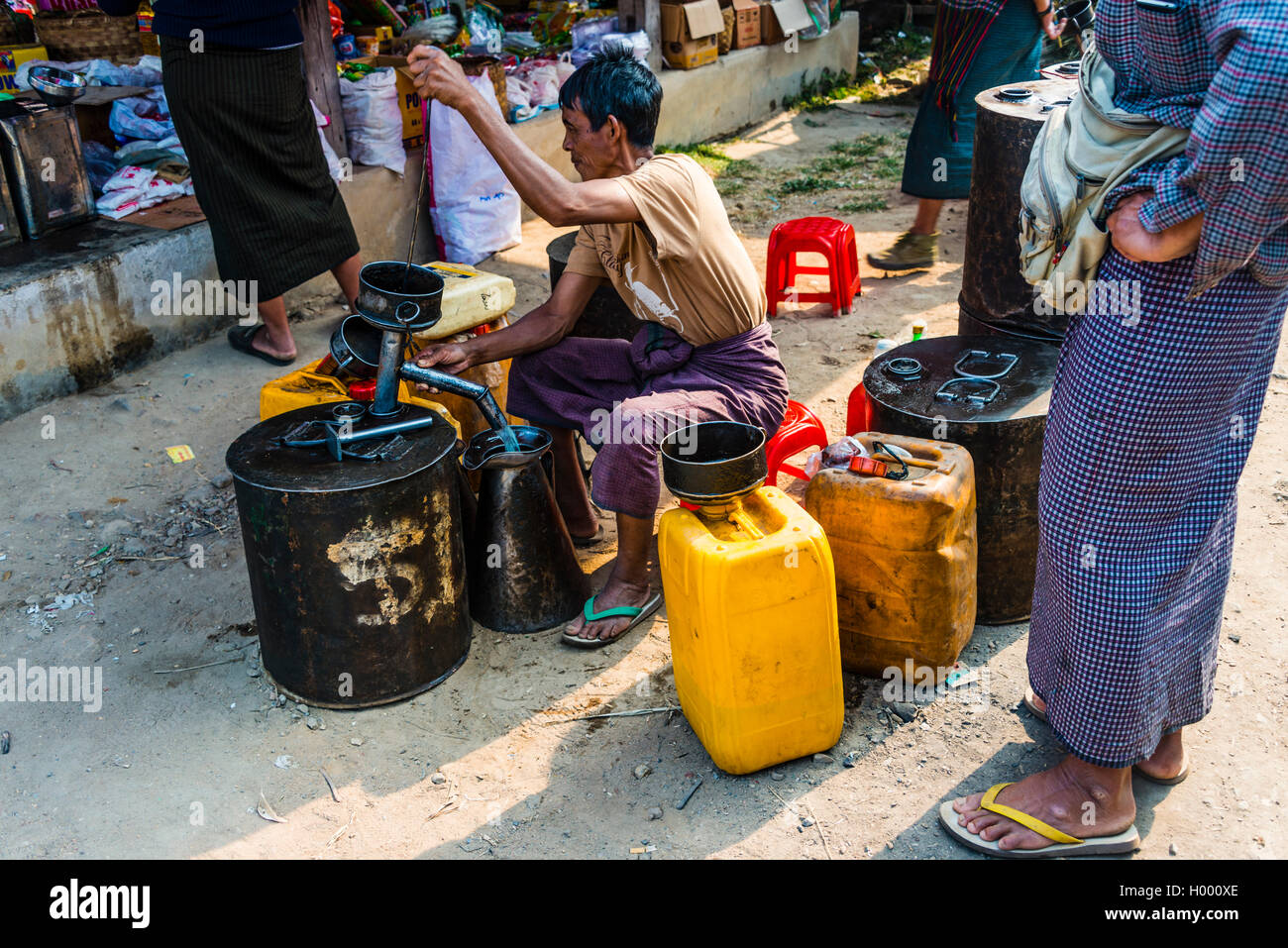 Gasoline markets hi-res stock photography and images - Alamy