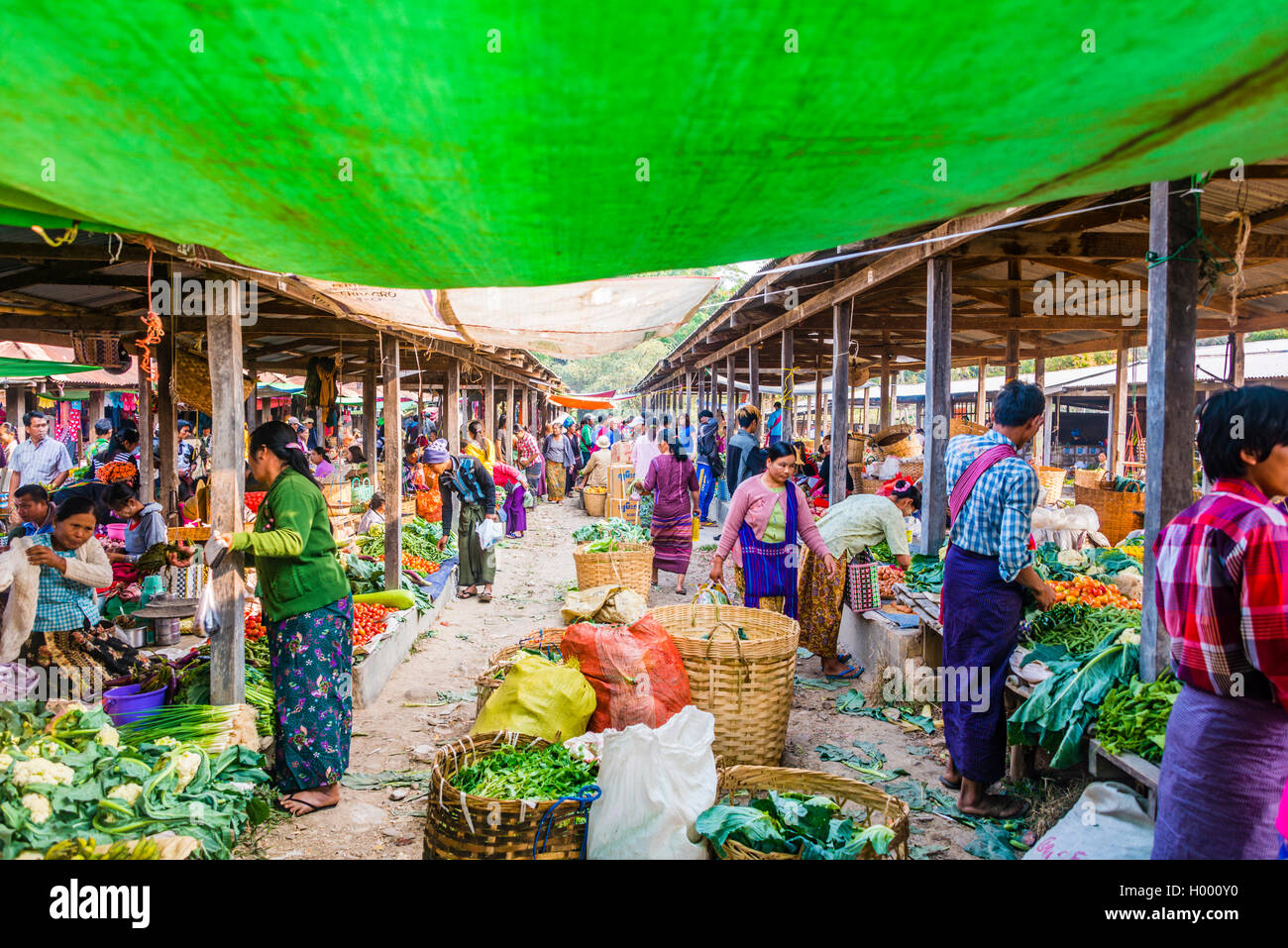 Colorful market stalls hi-res stock photography and images - Alamy
