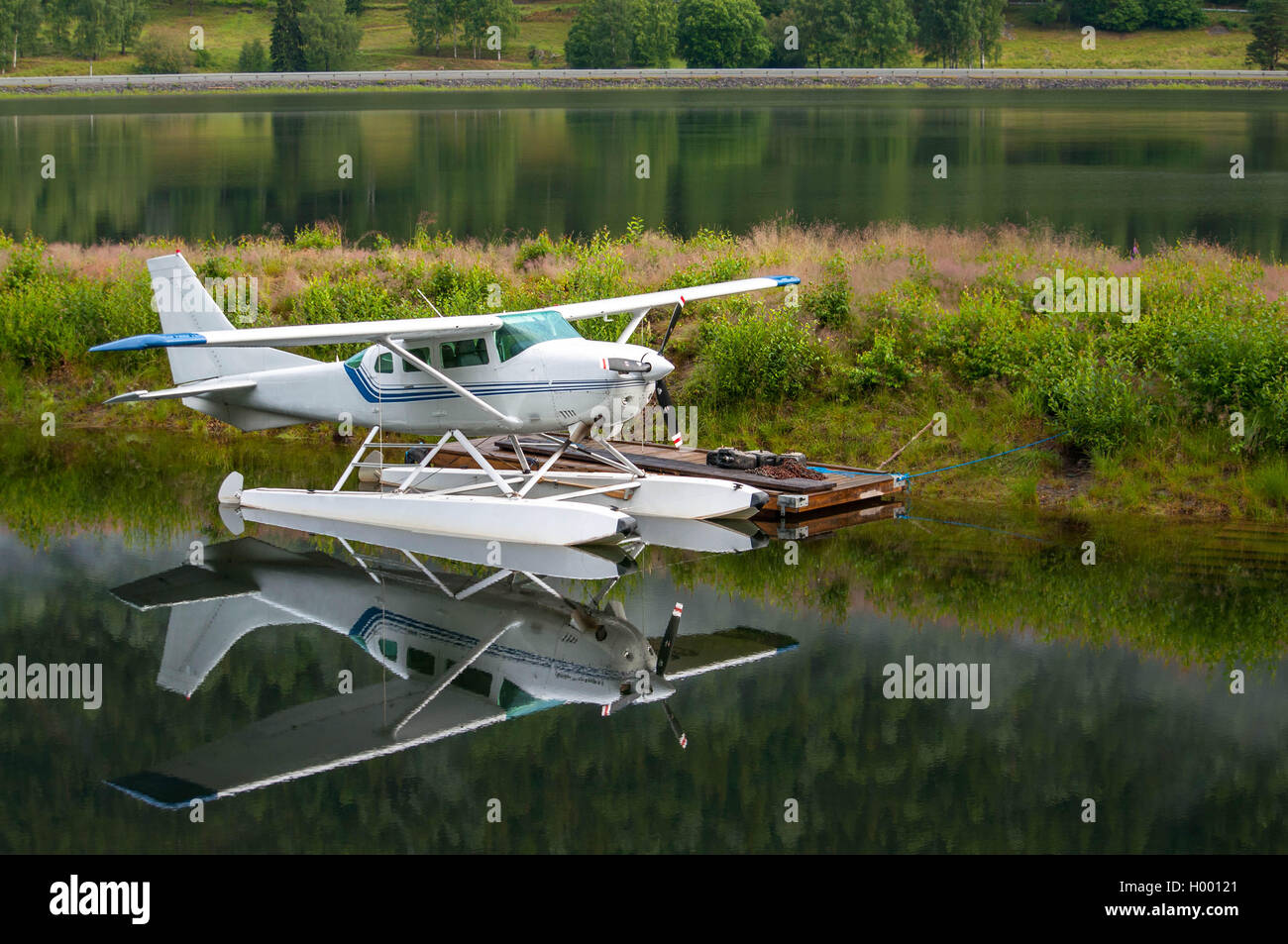 Float plane ramp hi-res stock photography and images - Alamy