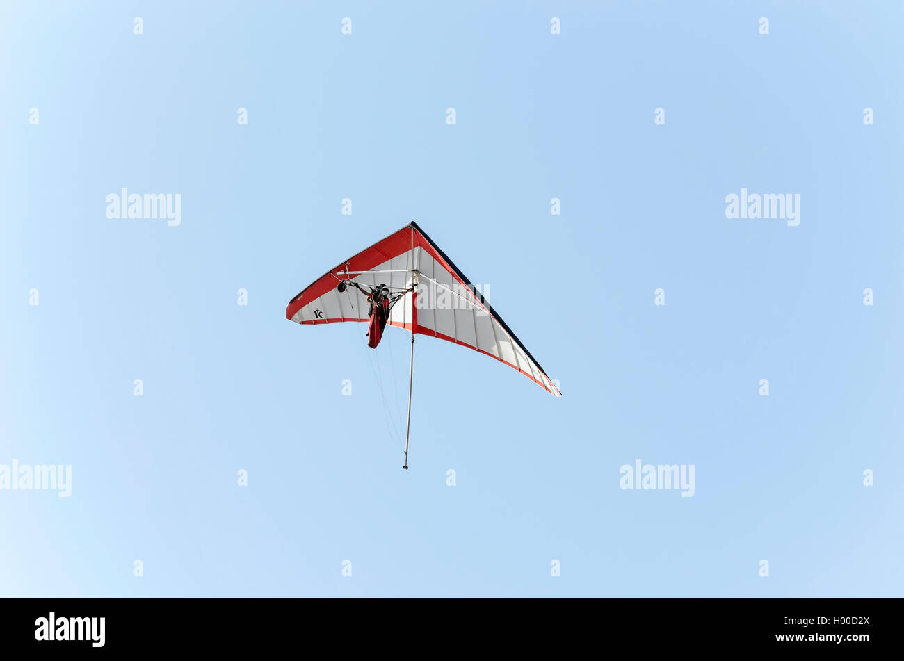 Summer vacations. Couple flying in hand glider, over the beach of ...