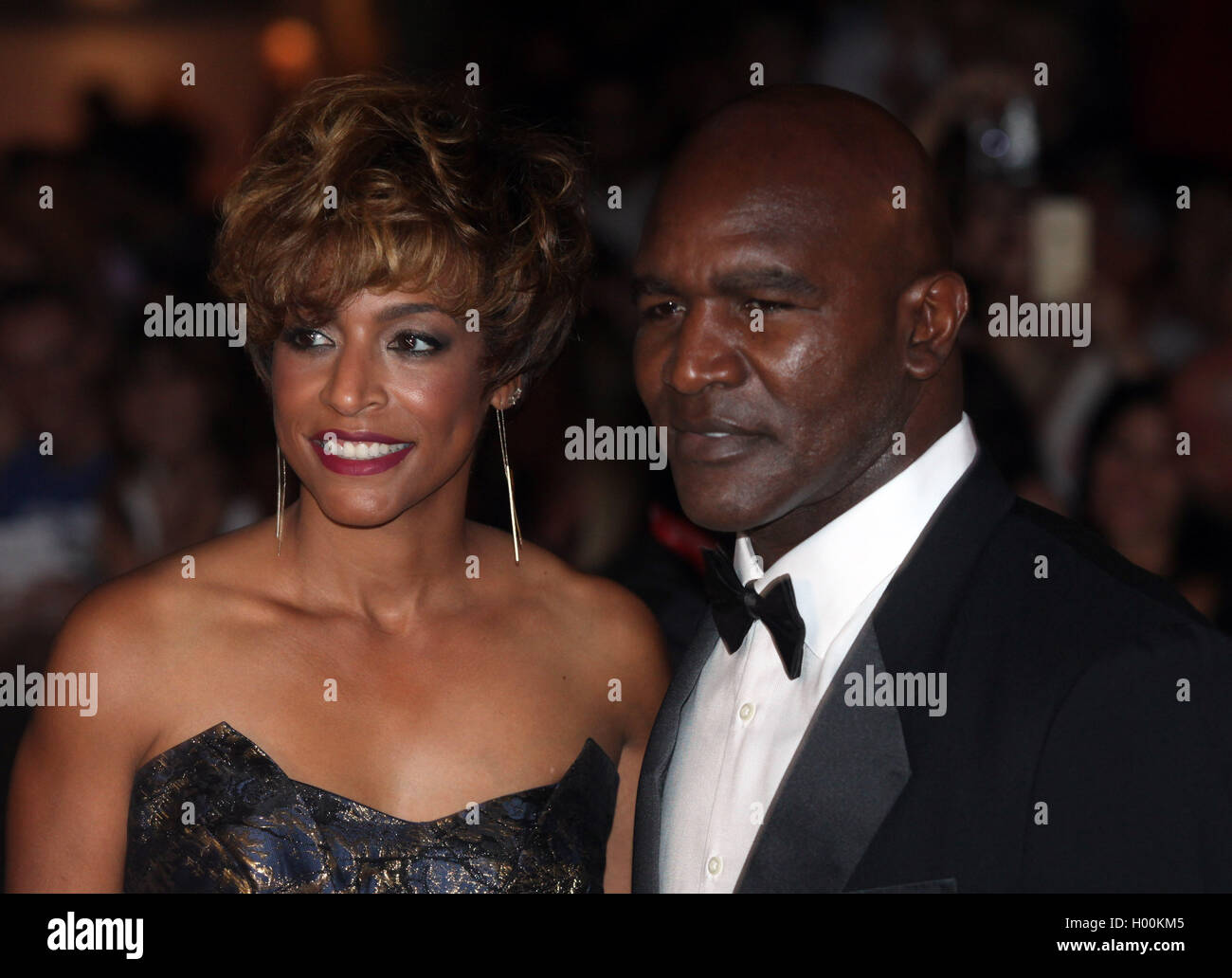 Evander holyfield hi-res stock photography and images - Alamy