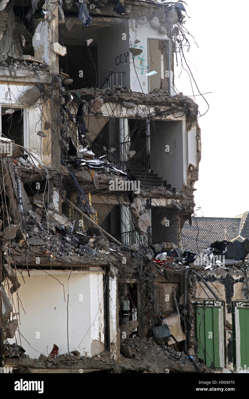 Building demolition hi-res stock photography and images - Alamy