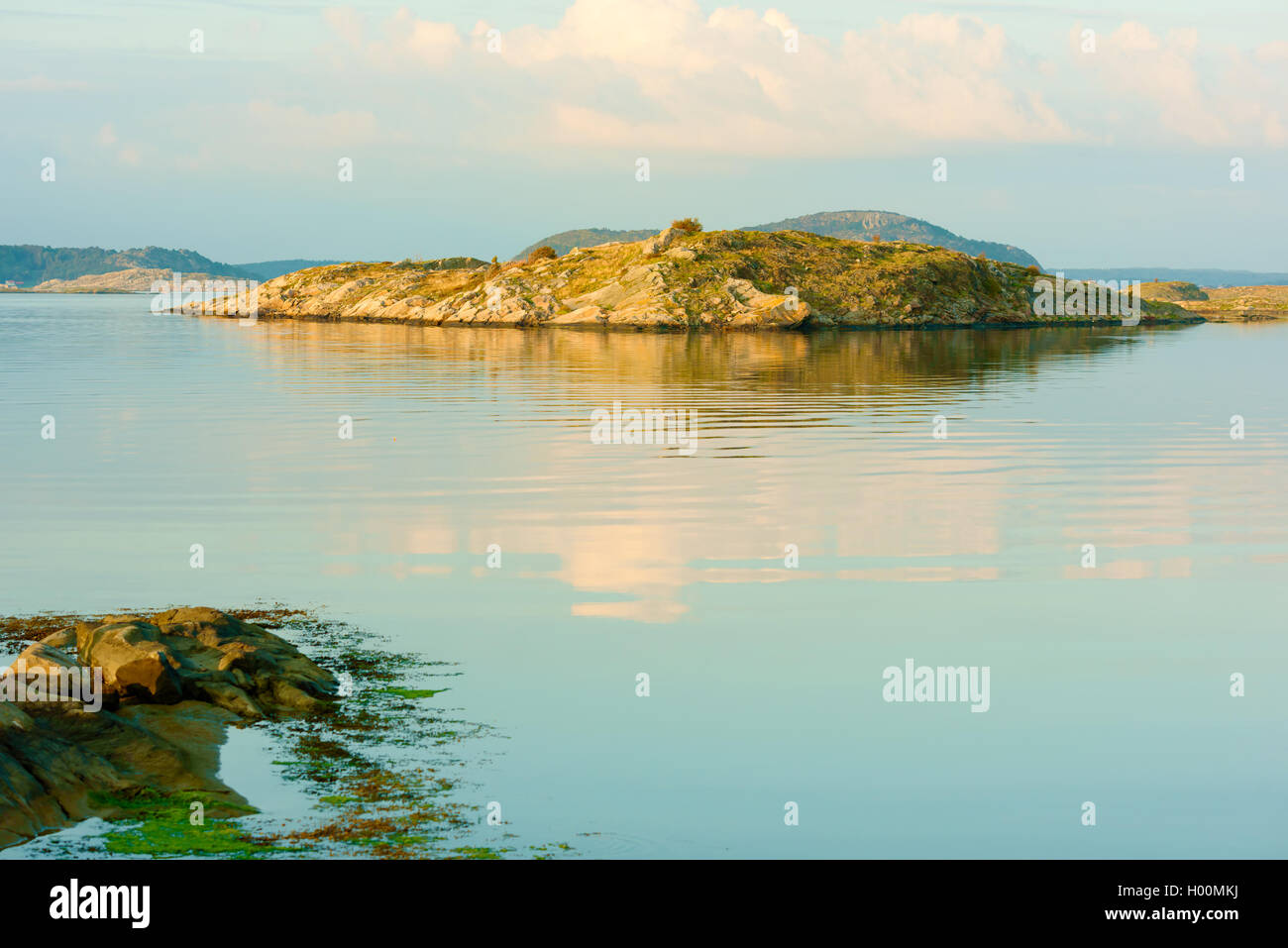 Islet rock hi-res stock photography and images - Alamy