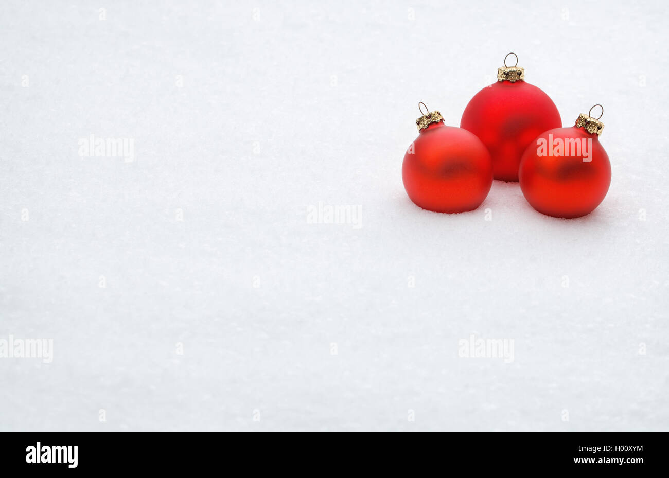 background with three red christmas balls and snow Stock Photo - Alamy