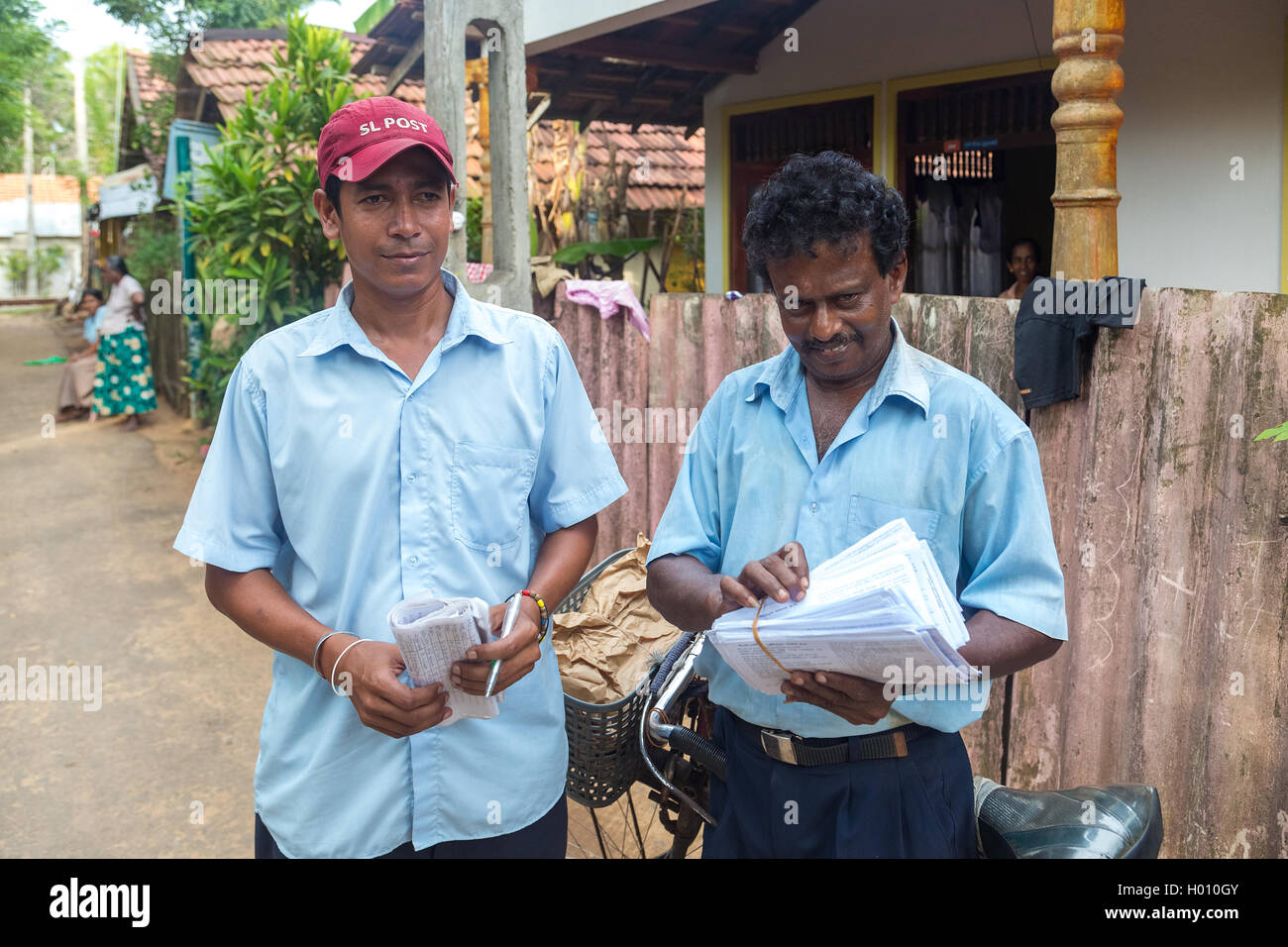 Postmen uniform hi-res stock photography and images - Alamy