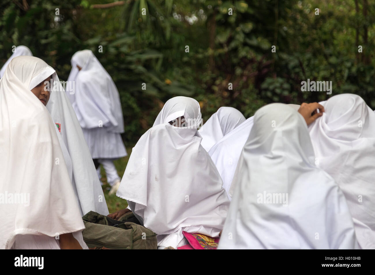KANDY, SRI LANKA - FEBRUARY 26, 2014: Group of muslim women wearing ...