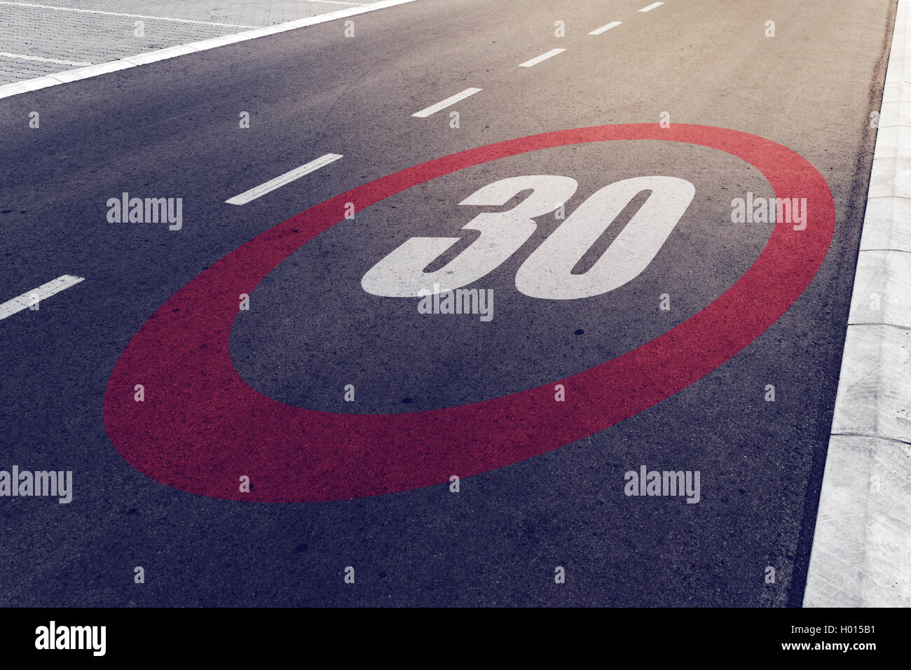 30 kmph hi-res stock photography and images - Alamy