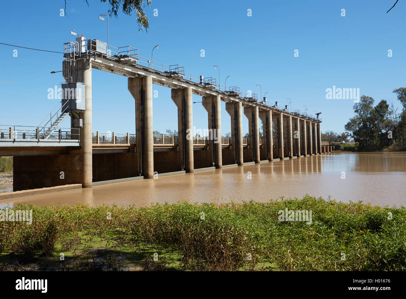 Balonne River and Jack Taylor Weir at St George, Queensland, Australia ...