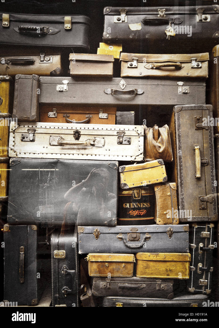 Stack Of Suitcases Stock Photos & Stack Of Suitcases Stock Images - Alamy