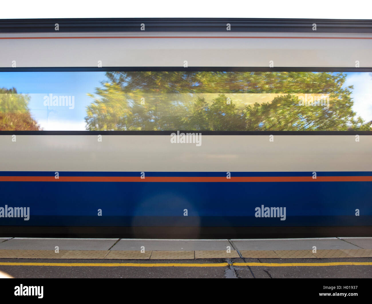 Railway platform high speed hi-res stock photography and images - Alamy