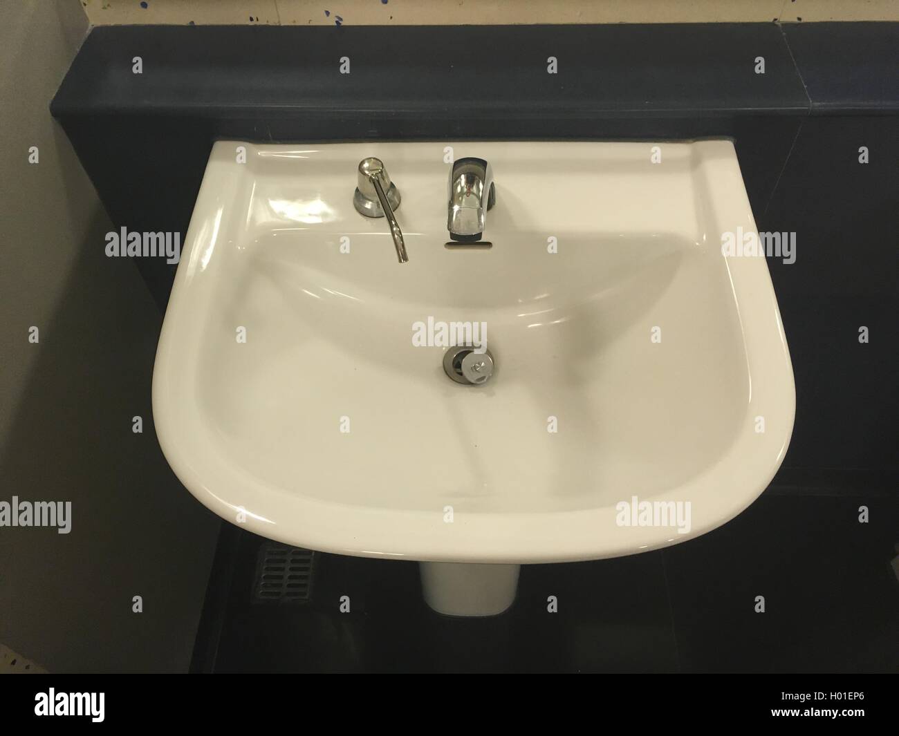 Public sink hi-res stock photography and images - Alamy