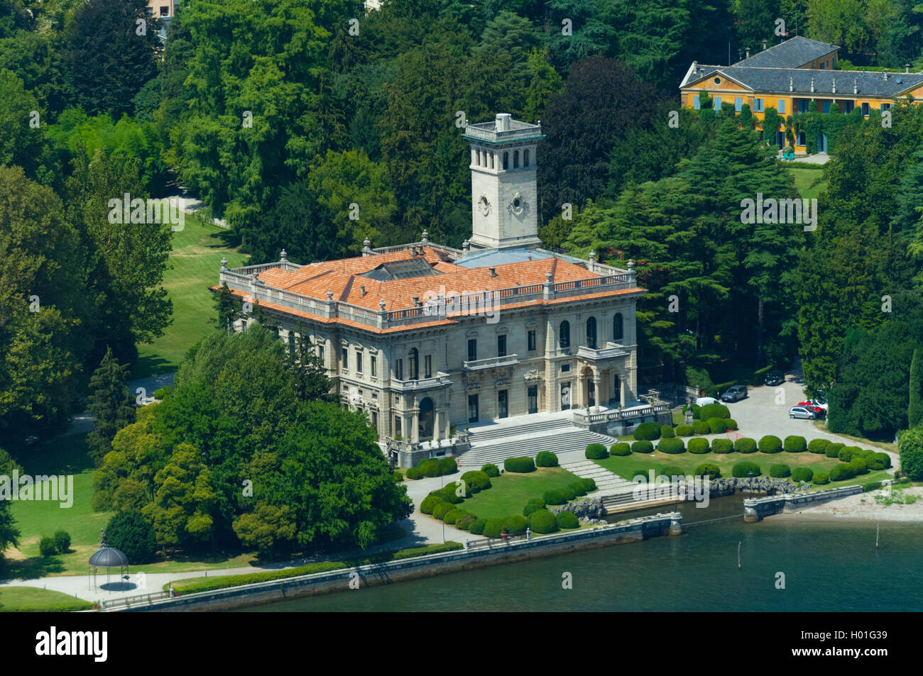 Como cernobbio lakefront hi-res stock photography and images - Alamy