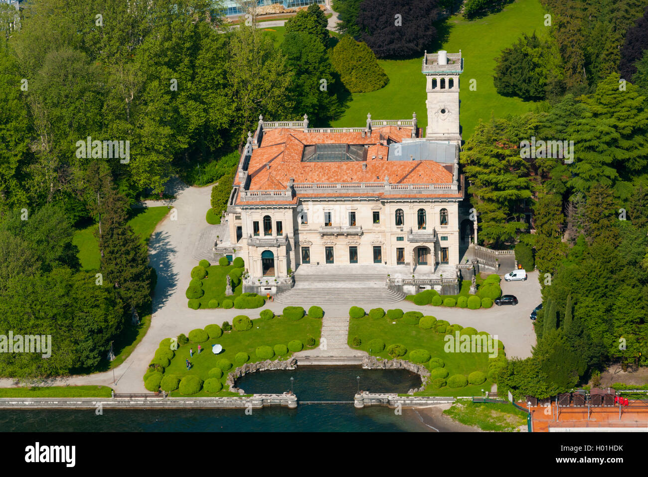 Como cernobbio lakefront hi-res stock photography and images - Alamy